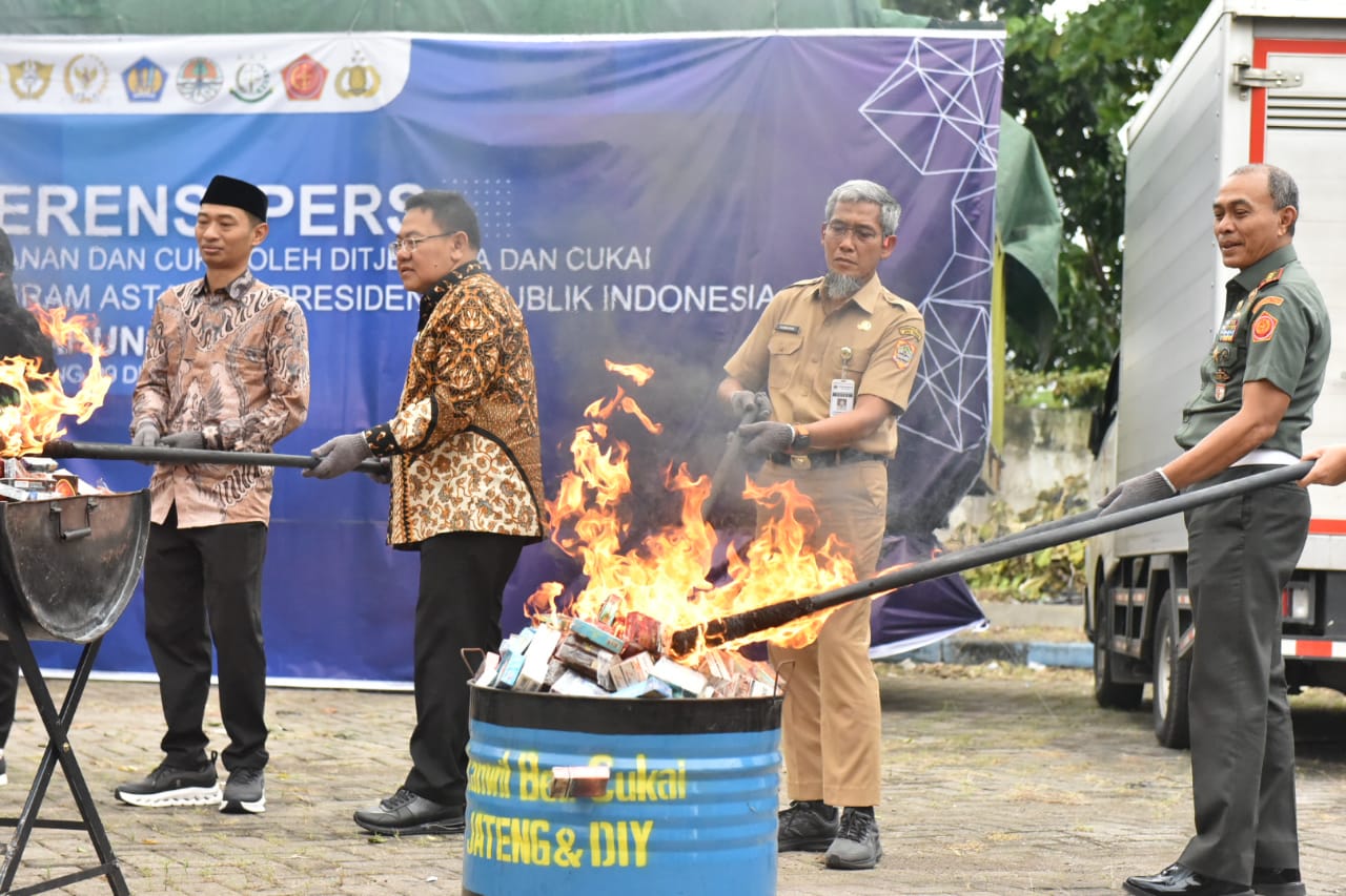 Jutaan Batang Rokok Ilegal Dimusnahkan - persadapos
