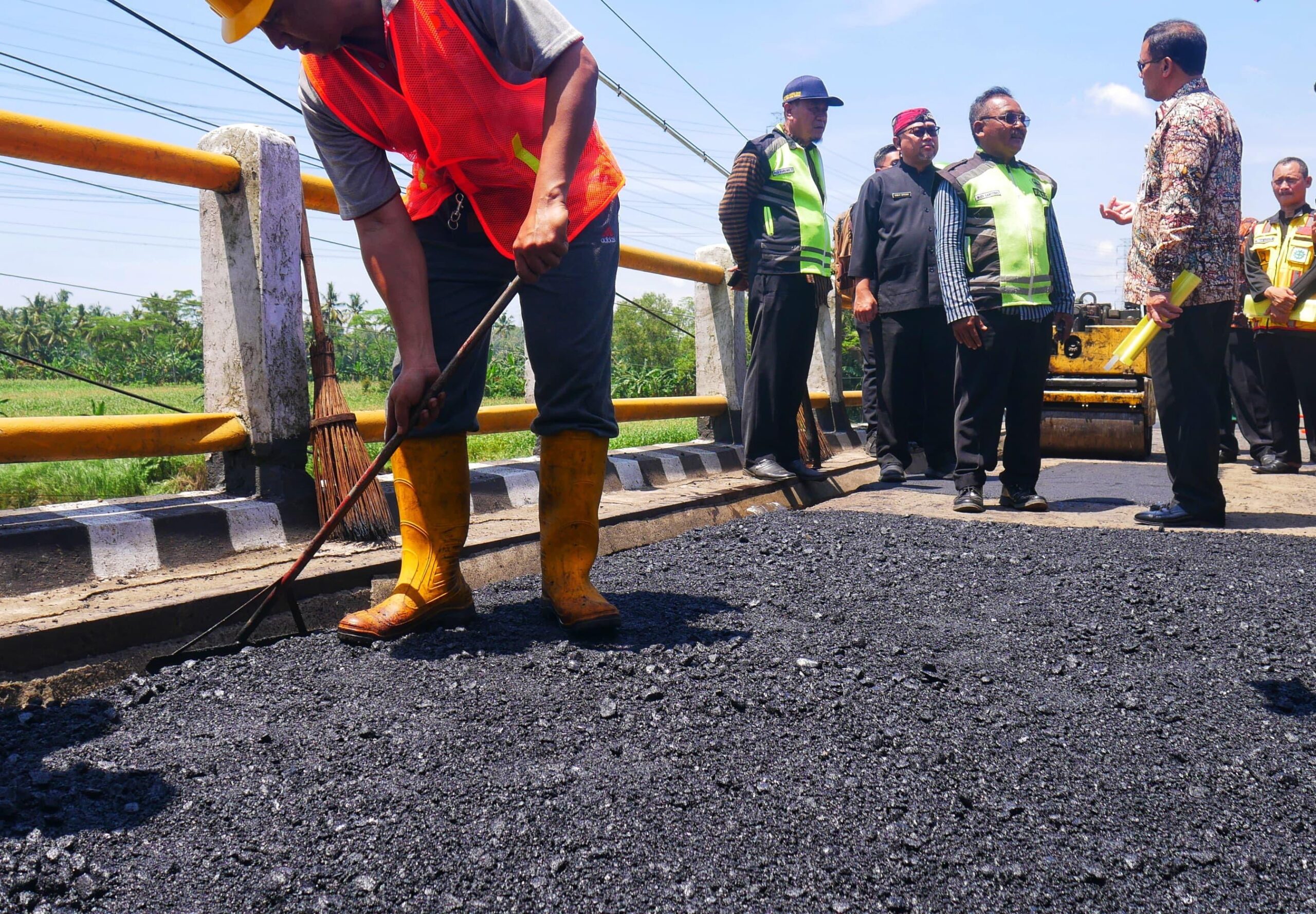 Siap Sambut Lebaran 2025, Progres Perbaikan Jalan di Jateng Capai 95 Persen - persadapos